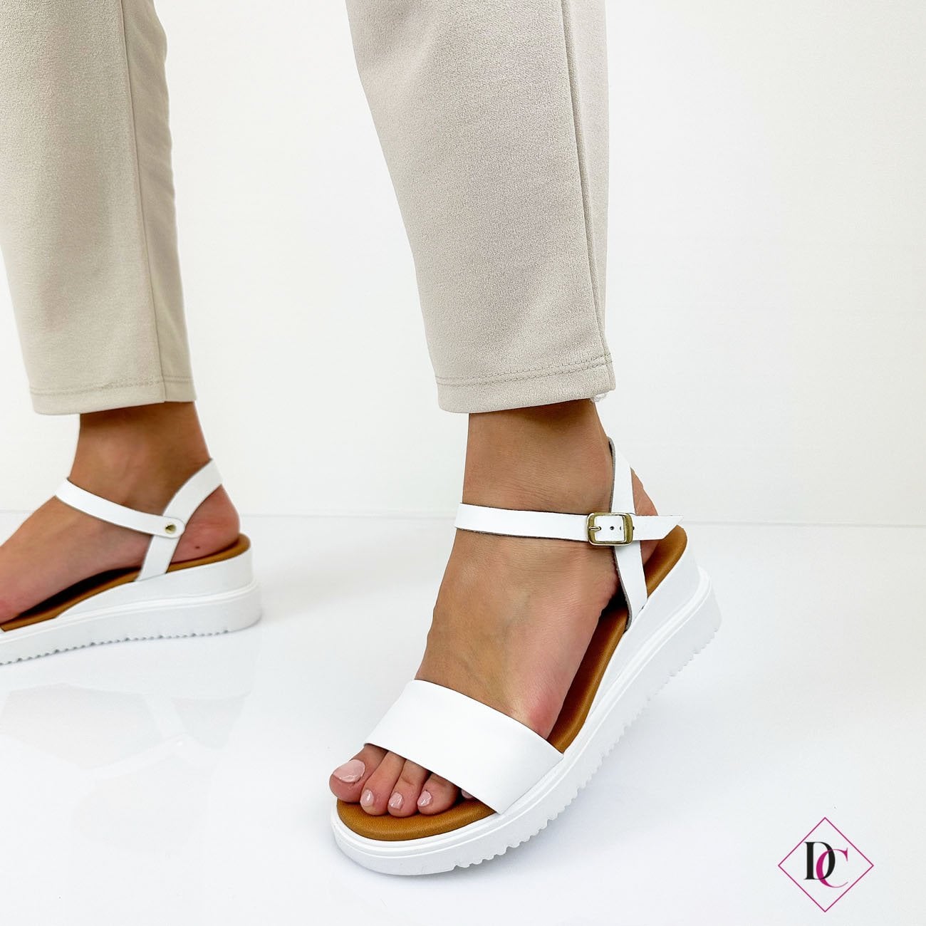 Sandali Mona vera pelle con zeppa comoda e cinturino