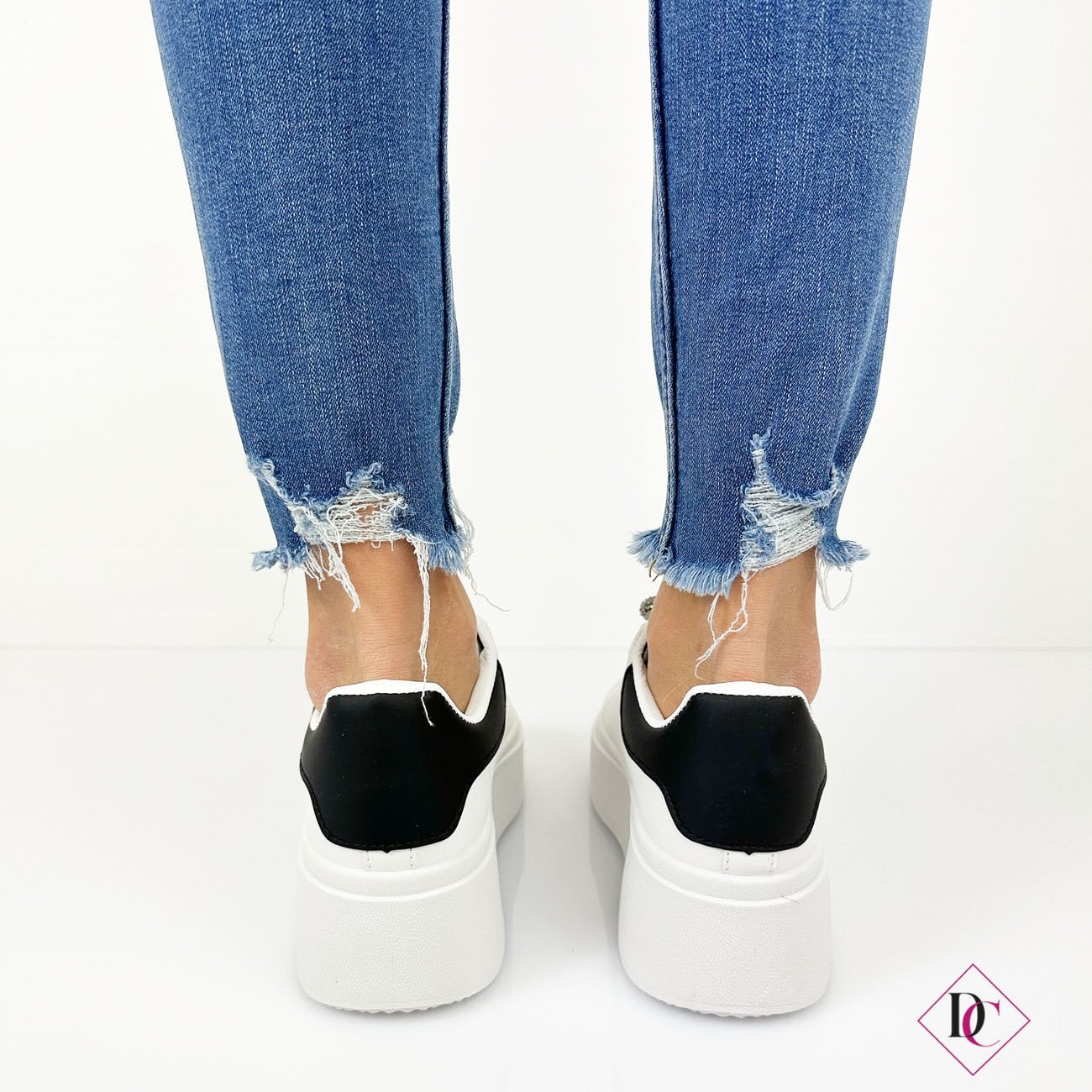 Sneakers Heart con zeppa platform e cuore di strass