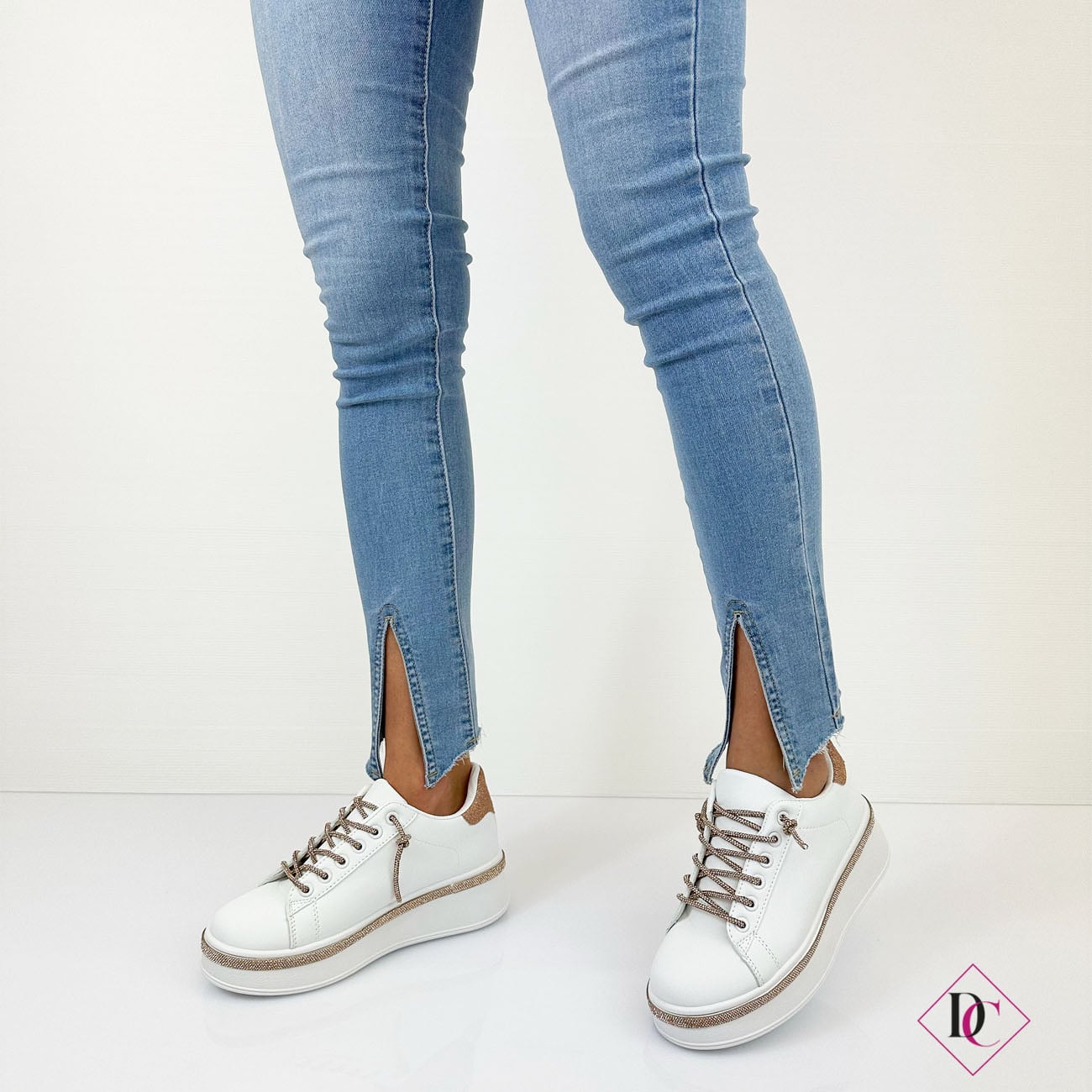 Sneakers eleganti Saona con zeppa platform e strass