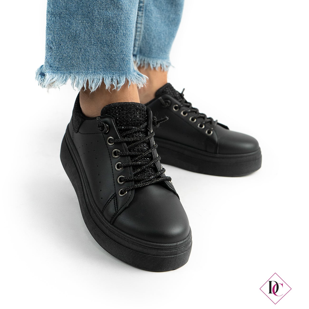 Sneakers Young comode con zeppa platform e strass