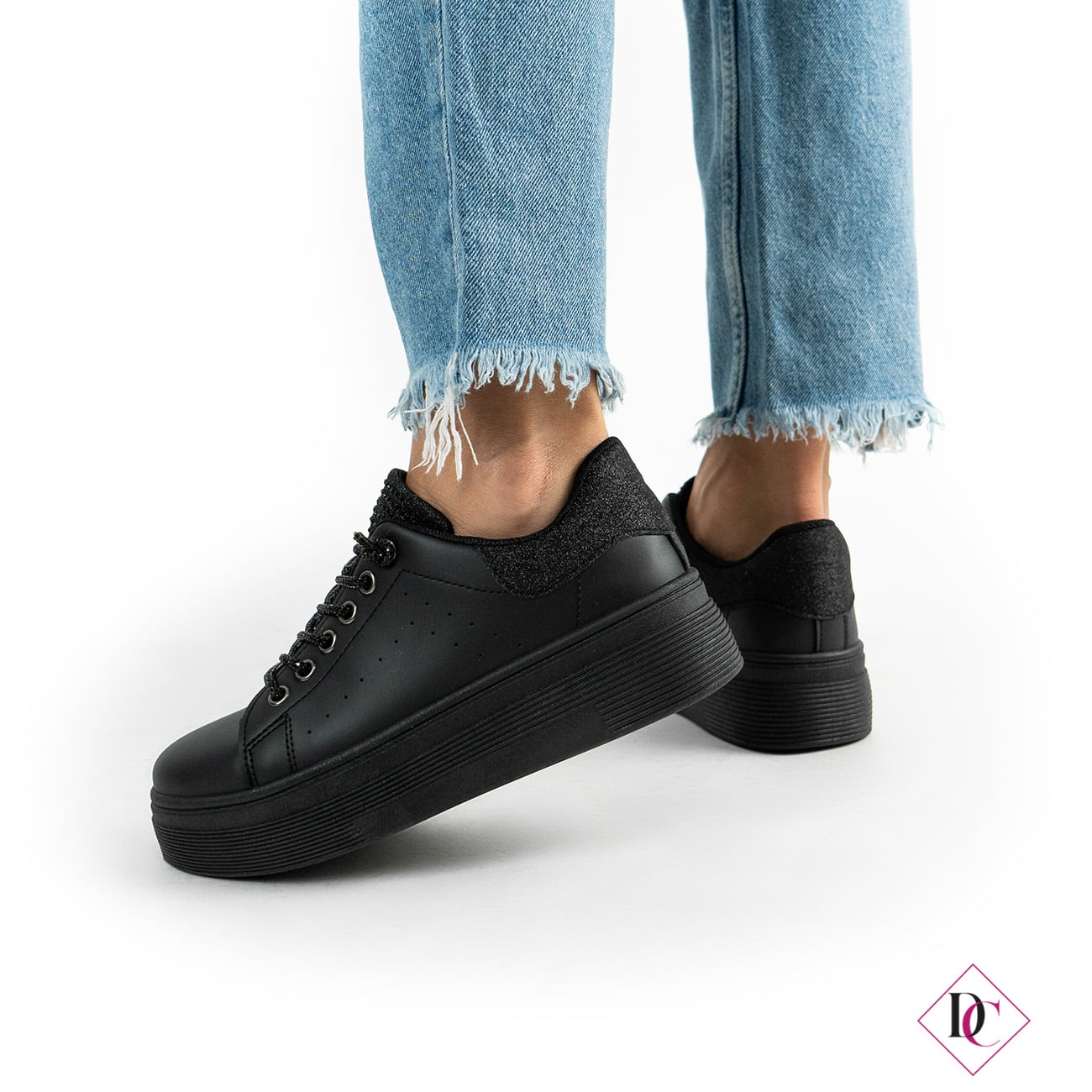 Sneakers Young comode con zeppa platform e strass